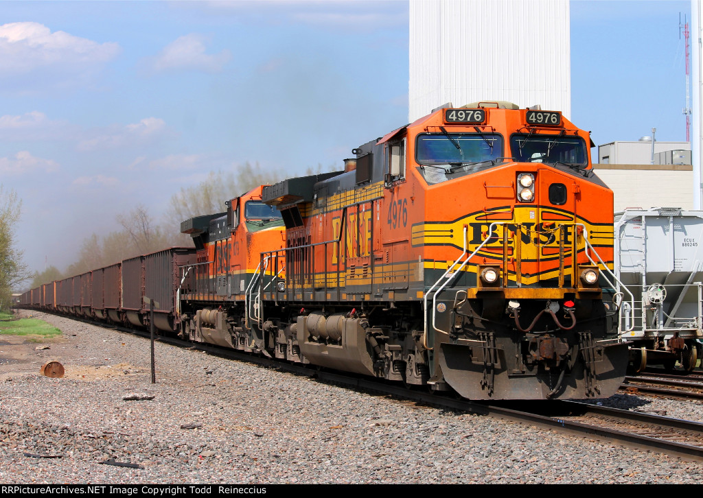 BNSF 4976